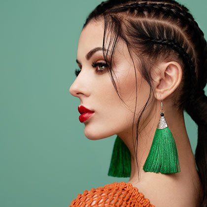 4 Rules for Matching Your Makeup to Your Outfit - Beauty Buzz